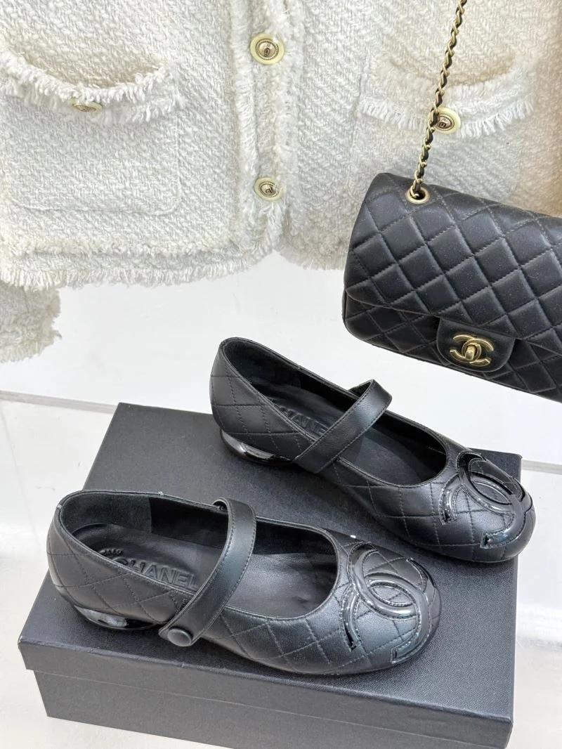 Accurate model Chanel Low Shoes