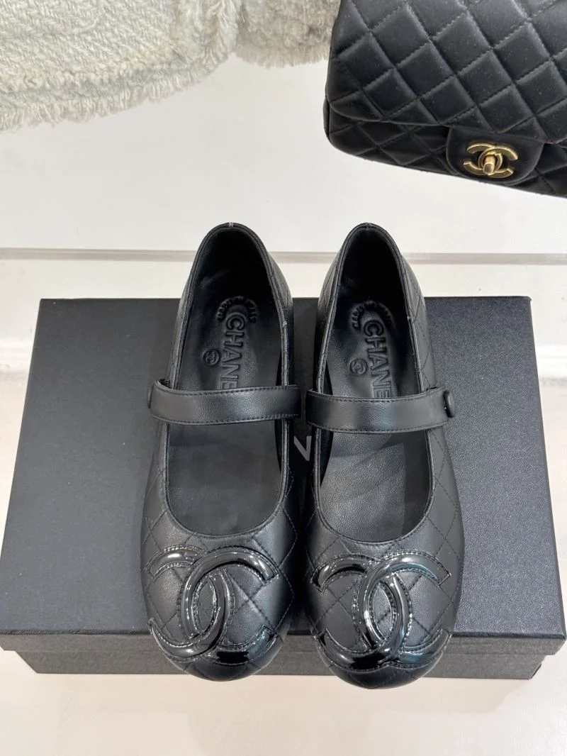 Accurate model Chanel Low Shoes
