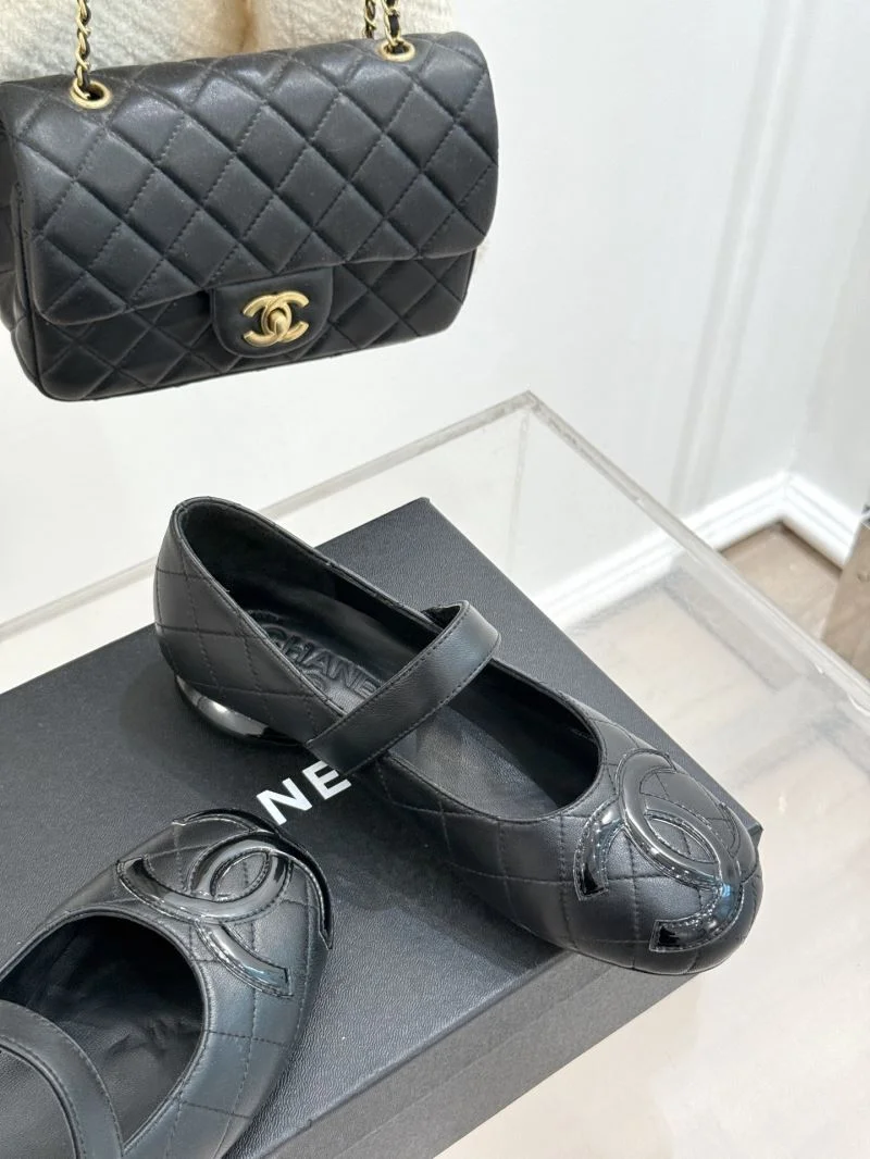 Accurate model Chanel Low Shoes
