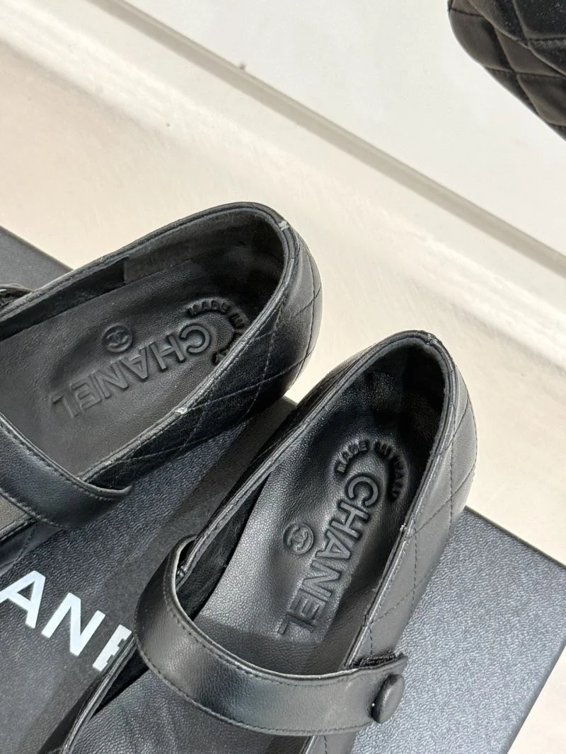 Accurate model Chanel Low Shoes