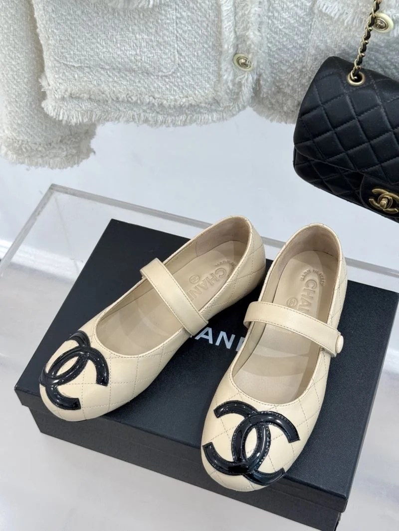 Accurate model Chanel Low Shoes