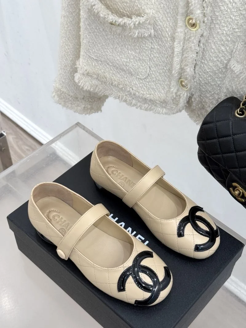 Accurate model Chanel Low Shoes