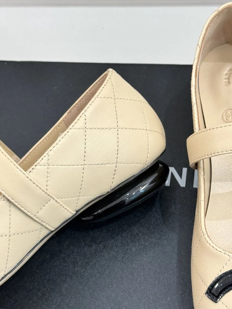 Accurate model Chanel Low Shoes