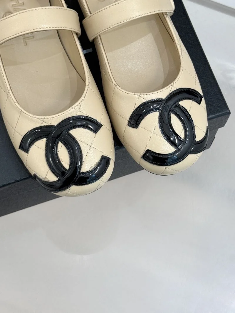 Accurate model Chanel Low Shoes