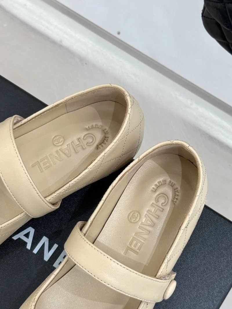 Accurate model Chanel Low Shoes
