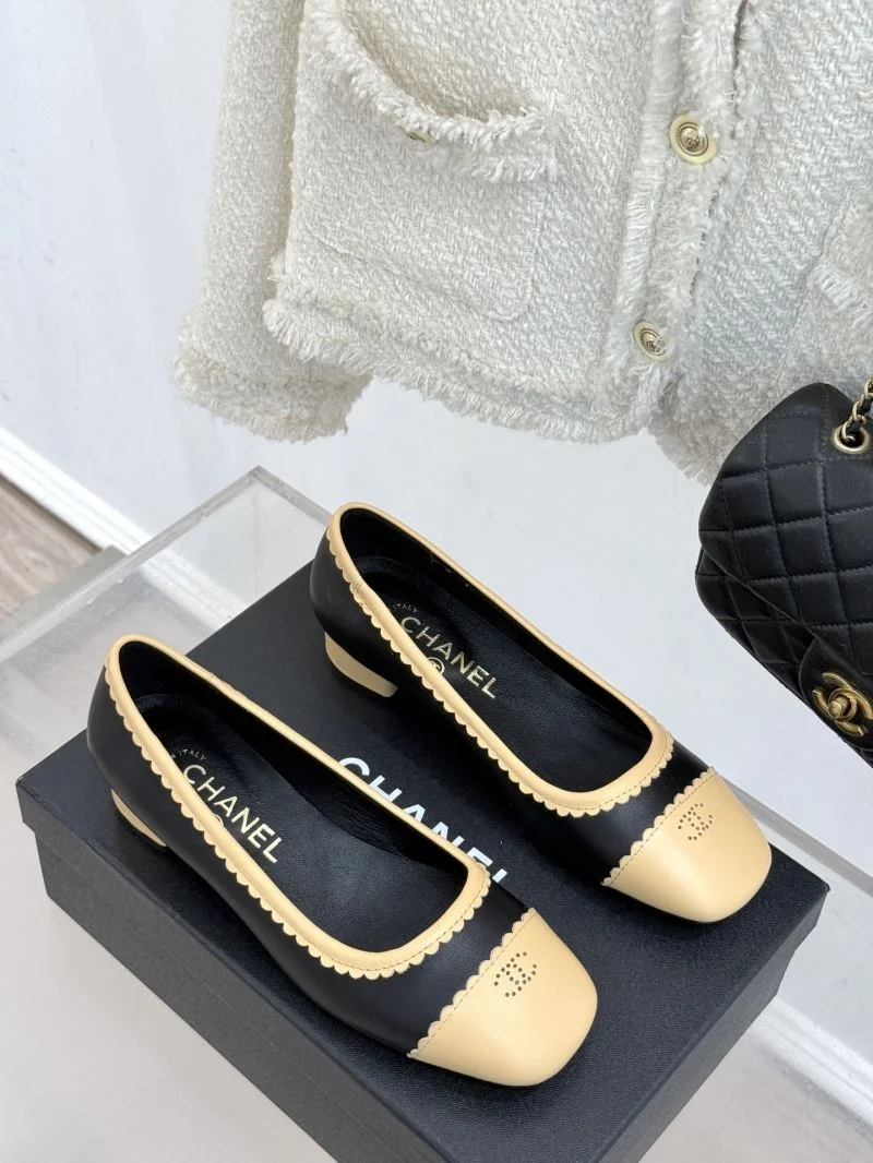 Accurate model Chanel Low Shoes