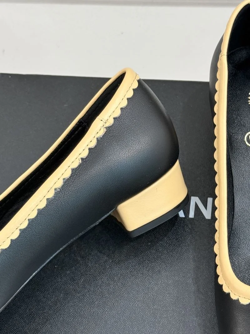 Accurate model Chanel Low Shoes