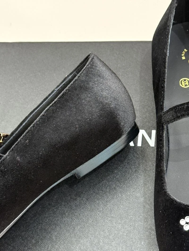 Brand-original Chanel Low Shoes
