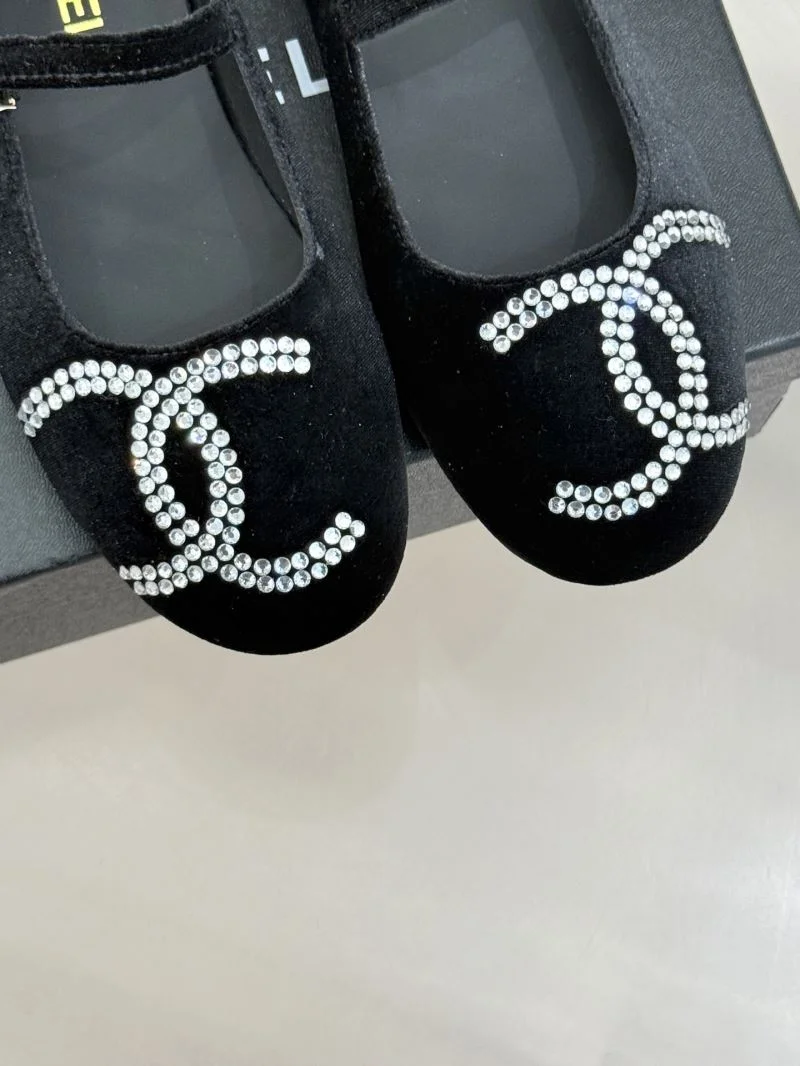 Brand-original Chanel Low Shoes