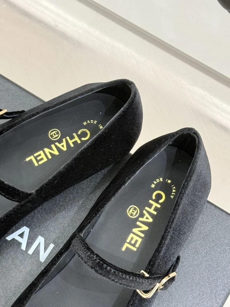 Brand-original Chanel Low Shoes