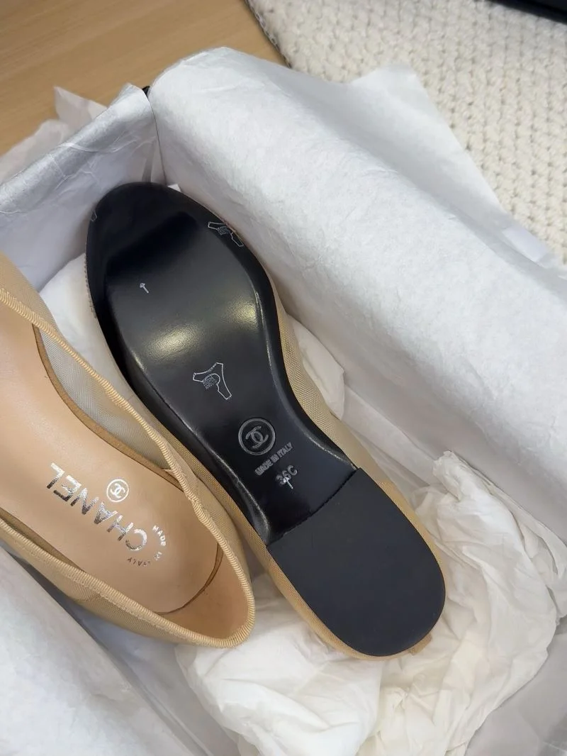 Accurate model Chanel Low Shoes