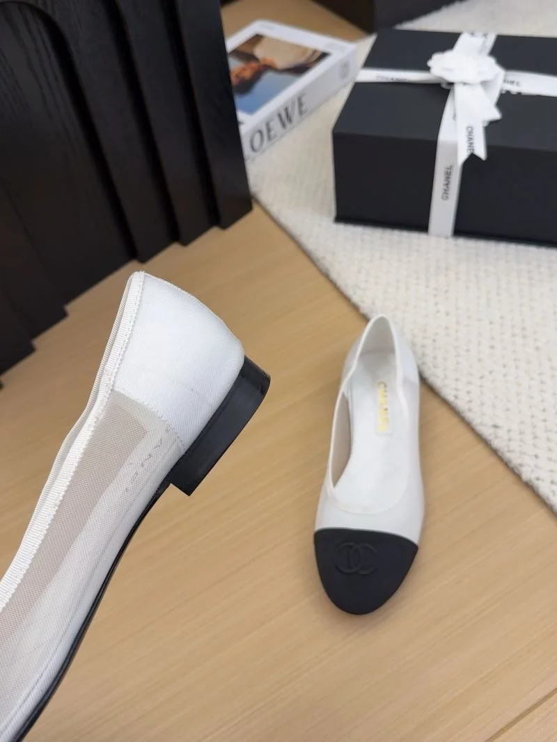 Accurate model Chanel Low Shoes
