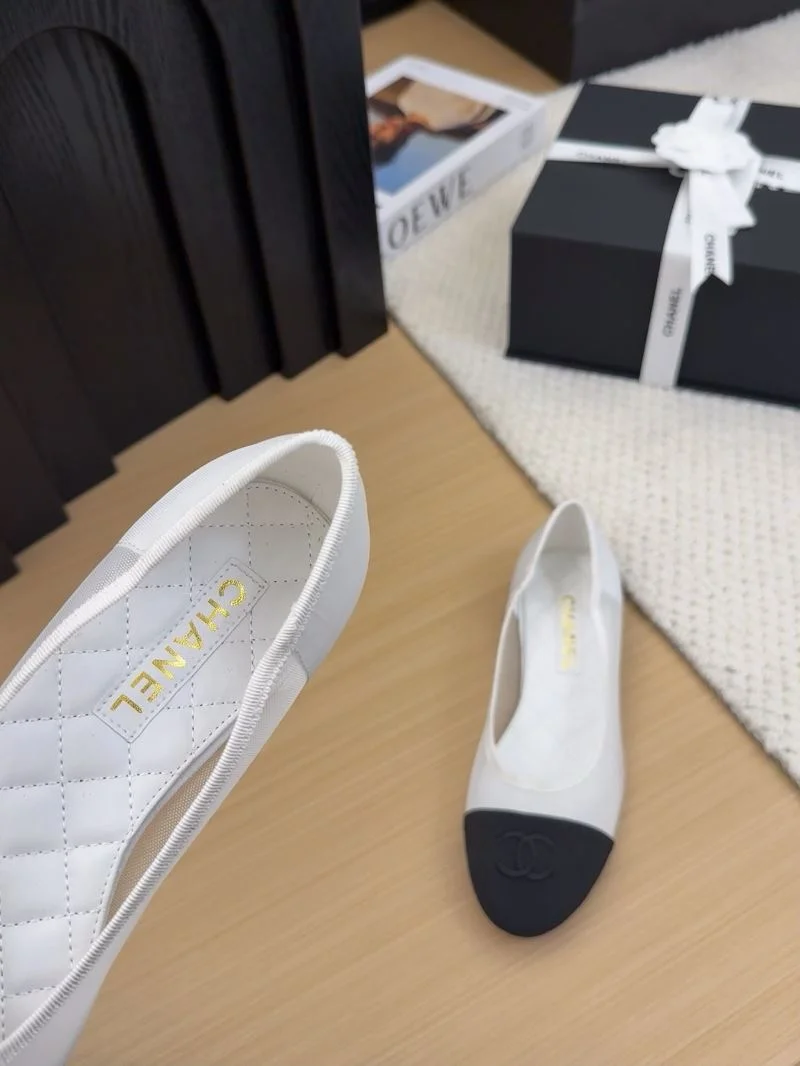Accurate model Chanel Low Shoes