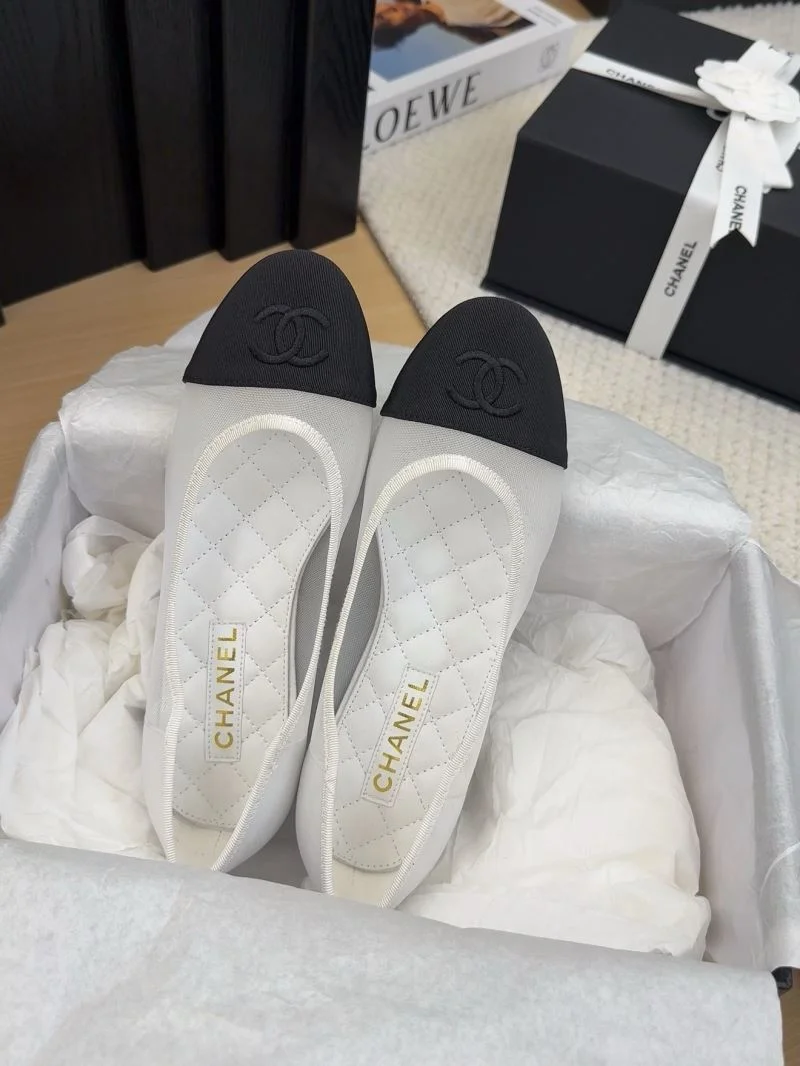 Accurate model Chanel Low Shoes