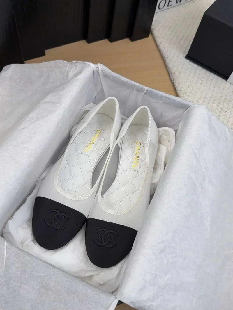Accurate model Chanel Low Shoes