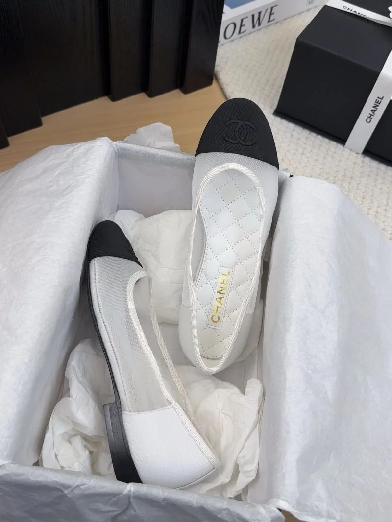 Accurate model Chanel Low Shoes