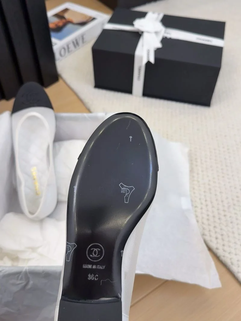 Accurate model Chanel Low Shoes