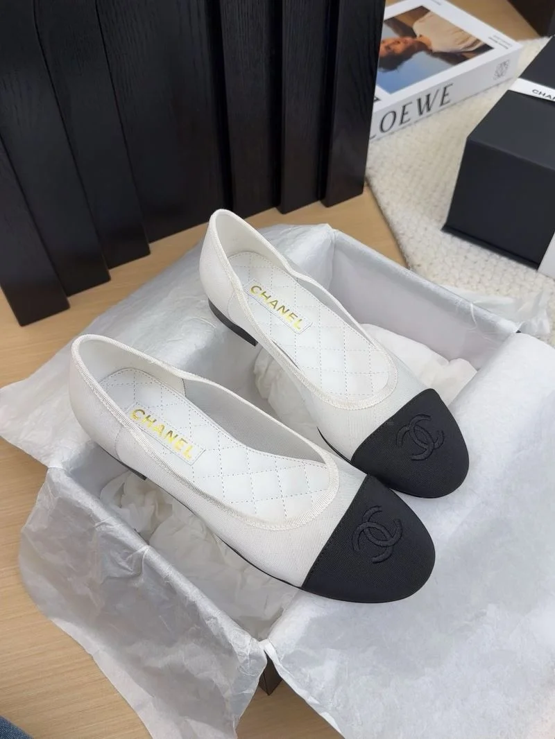 Accurate model Chanel Low Shoes
