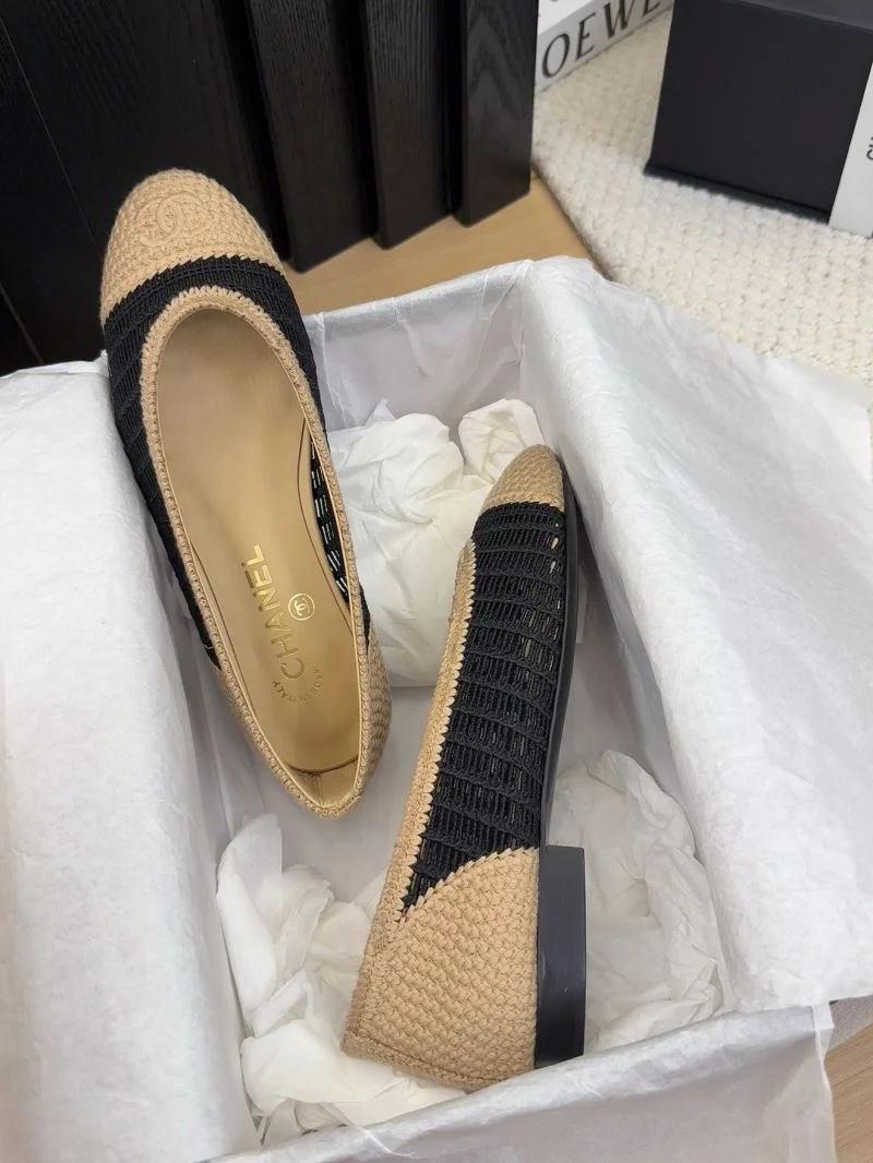 Accurate model Chanel Low Shoes
