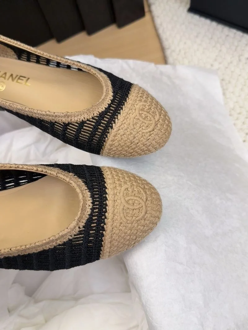 Accurate model Chanel Low Shoes