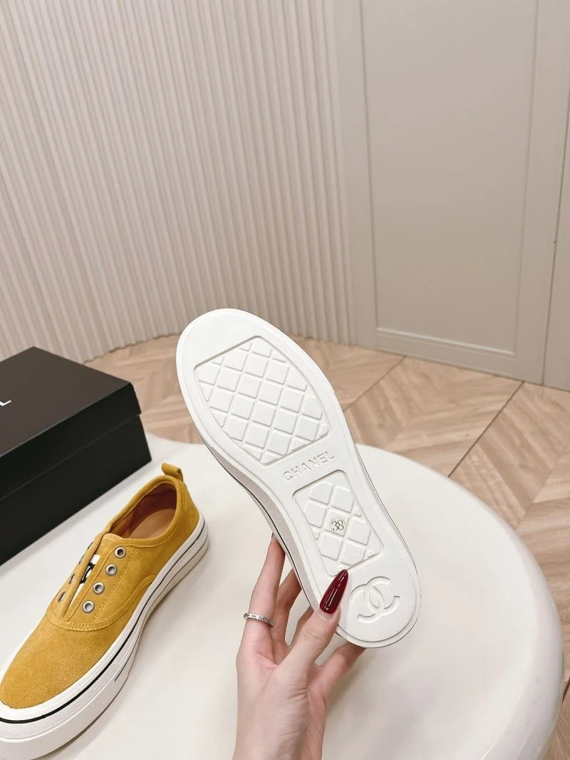 Top mirror Chanel Low Shoes