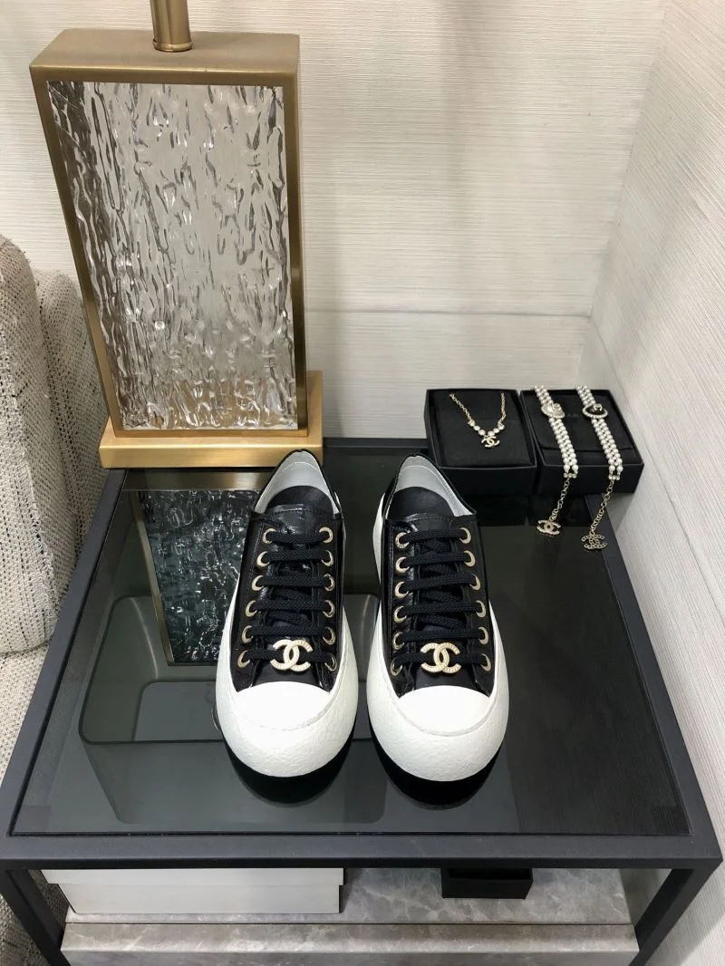 Top mirror Chanel Low Shoes