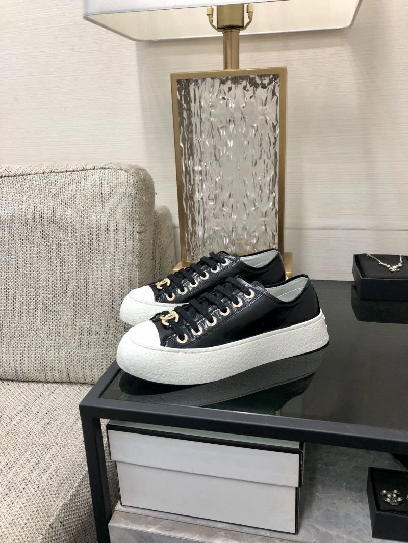 Top mirror Chanel Low Shoes
