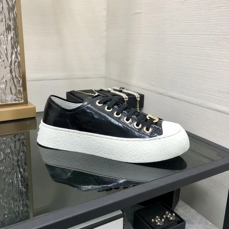Top mirror Chanel Low Shoes