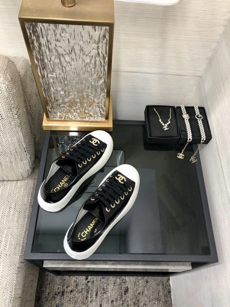 Top mirror Chanel Low Shoes