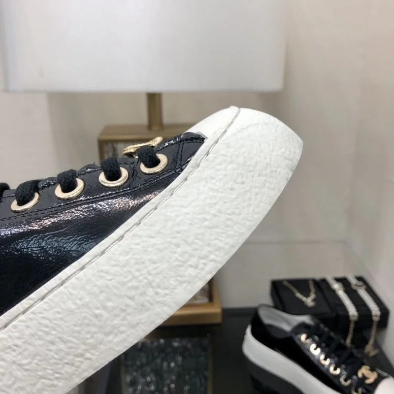 Top mirror Chanel Low Shoes
