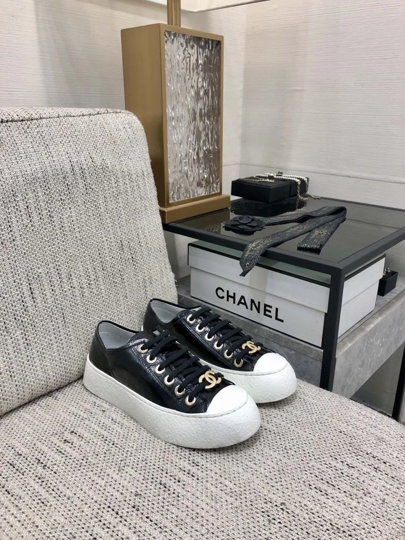 Top mirror Chanel Low Shoes