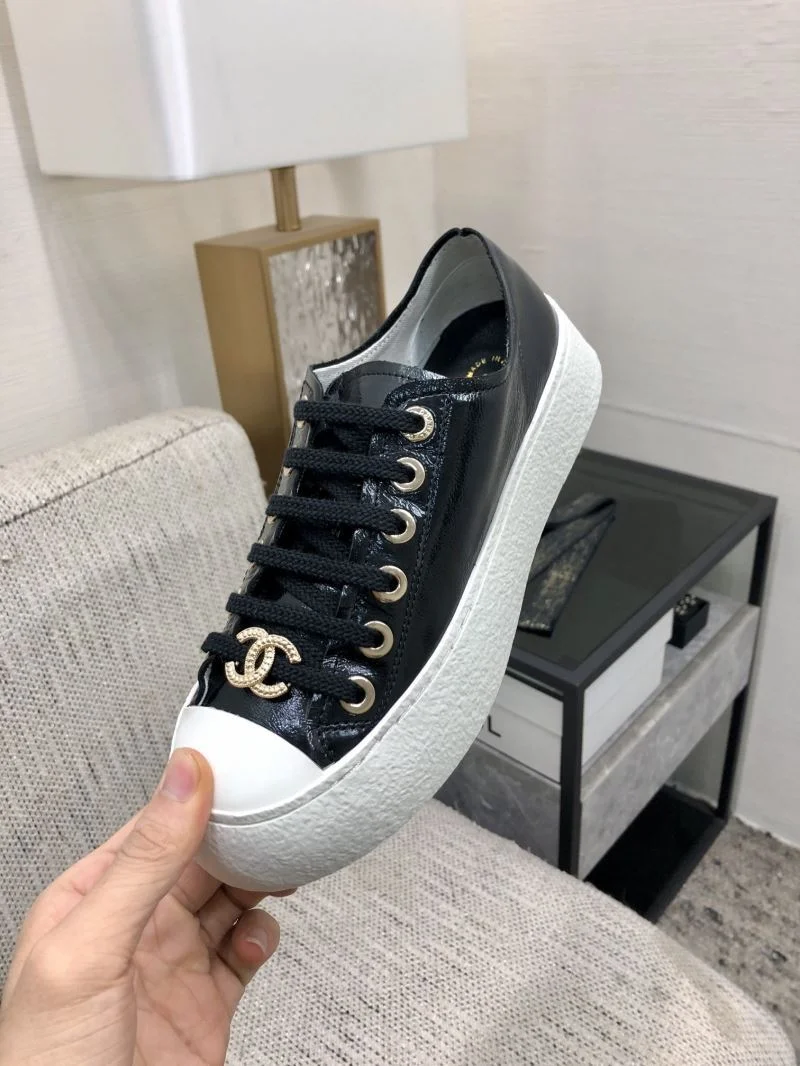 Top mirror Chanel Low Shoes
