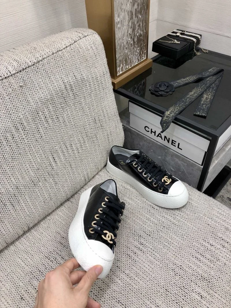 Top mirror Chanel Low Shoes