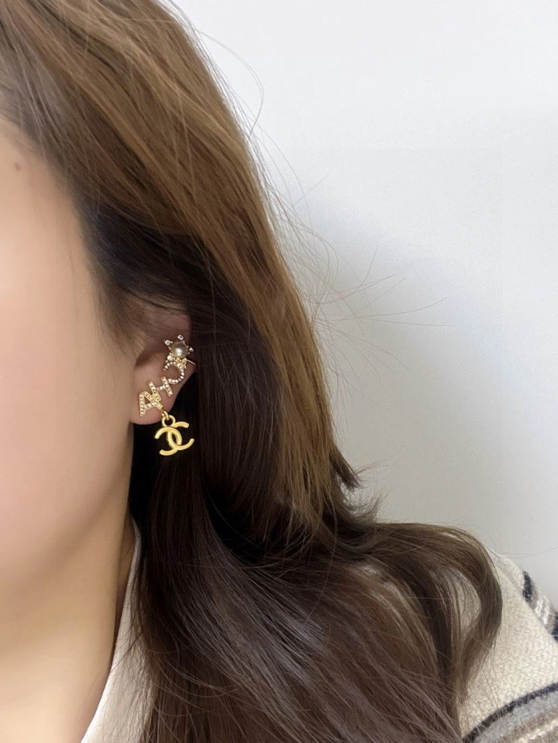Indistinguishable Chanel Necklaces