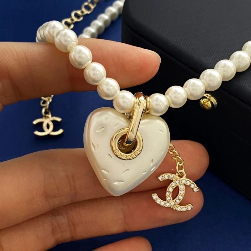 Bargain Chanel Necklaces