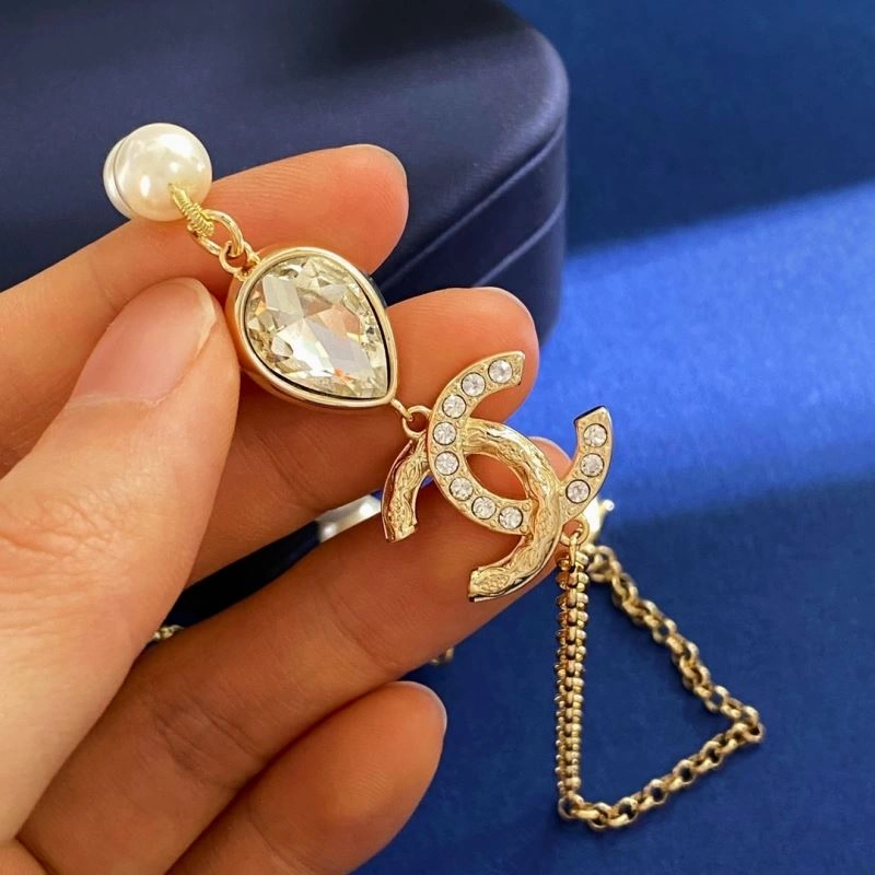 Indistinguishable Chanel Necklaces