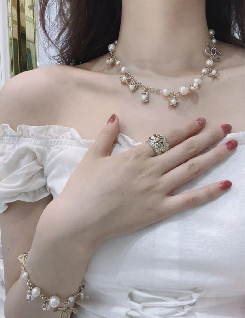 Inexpensive Chanel Necklaces