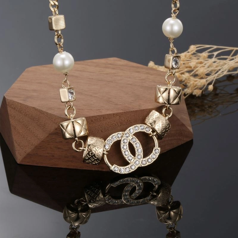 Accurate model Chanel Necklaces