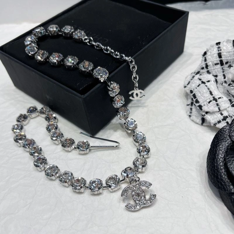 Top mirror Chanel Necklaces