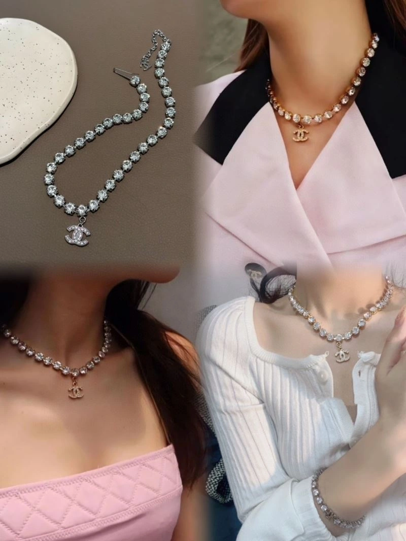 Top mirror Chanel Necklaces