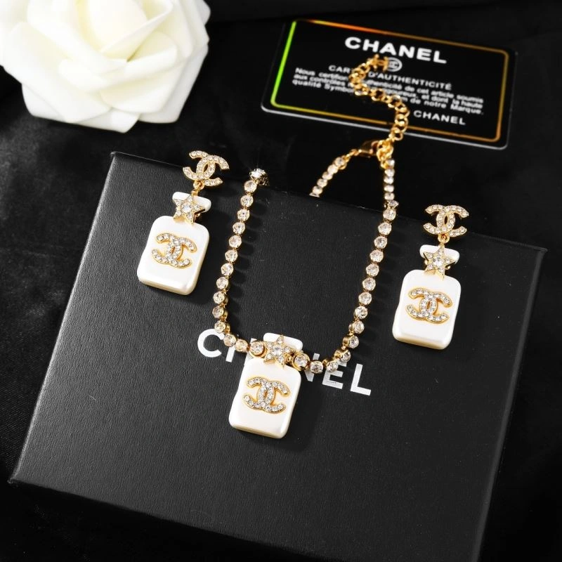 Cut-rate Chanel Necklaces