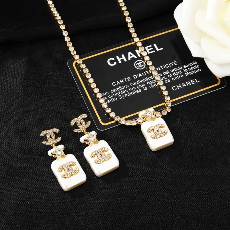 Cut-rate Chanel Necklaces
