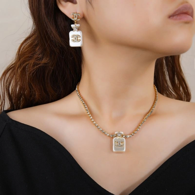 Cut-rate Chanel Necklaces