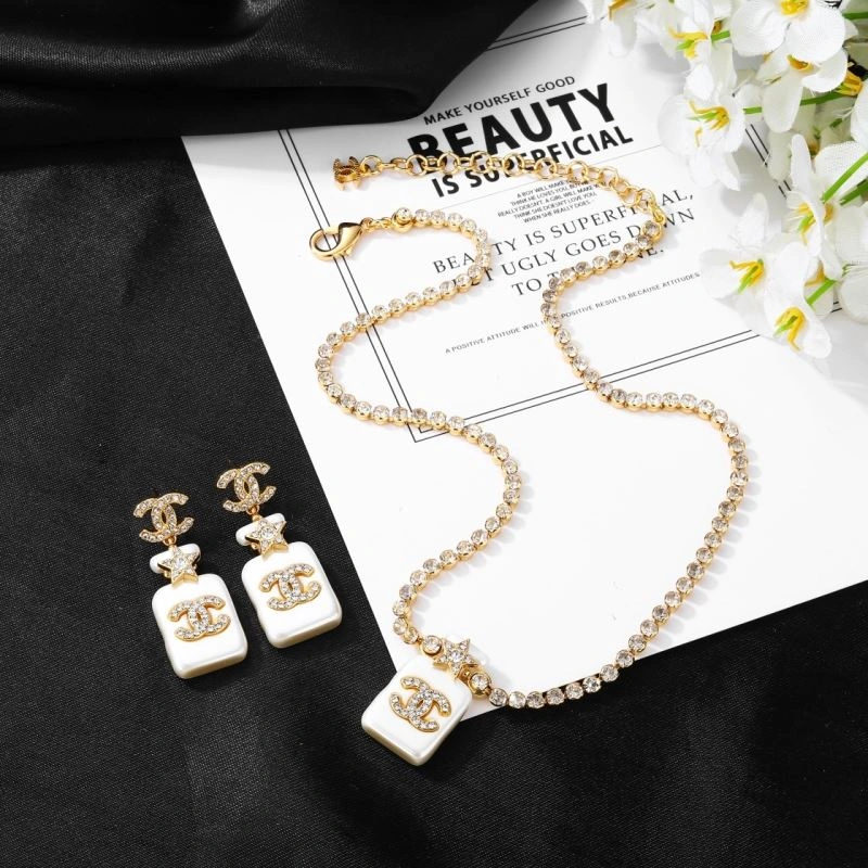 Cut-rate Chanel Necklaces