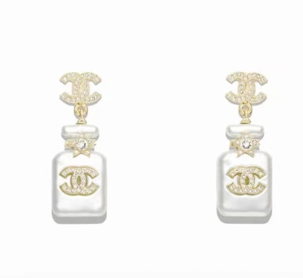 Cut-rate Chanel Necklaces