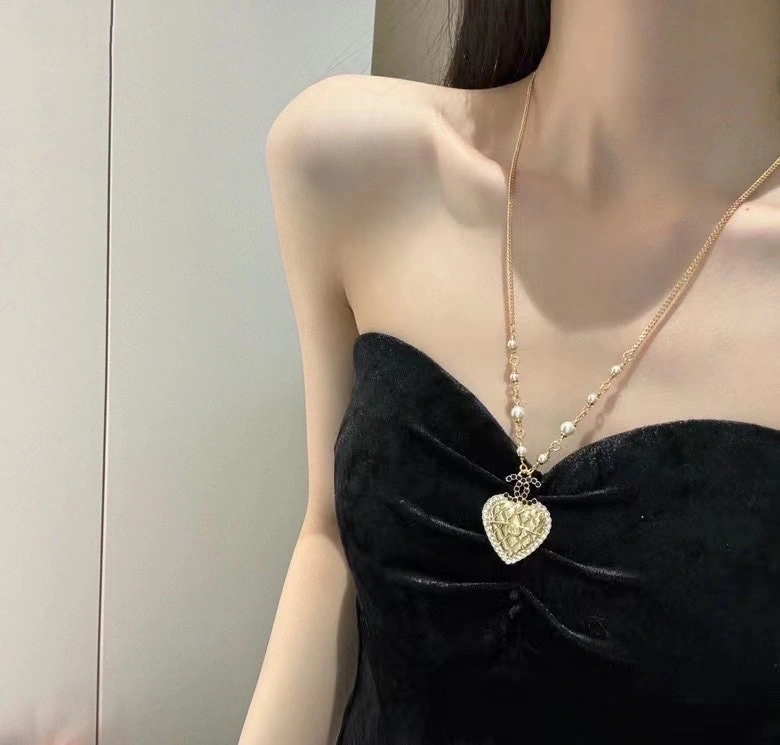 Bargain Chanel Necklaces