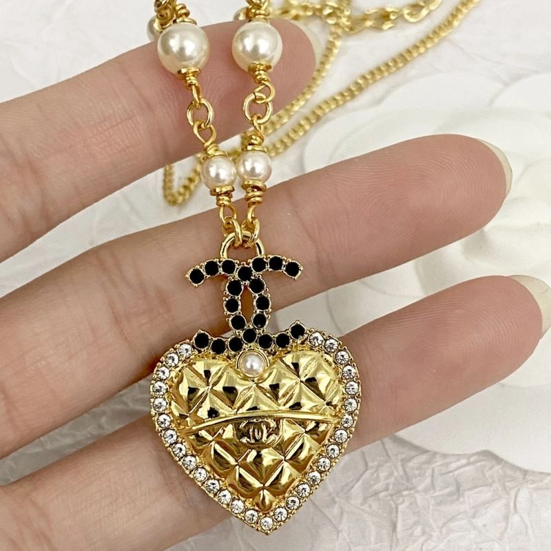 Bargain Chanel Necklaces