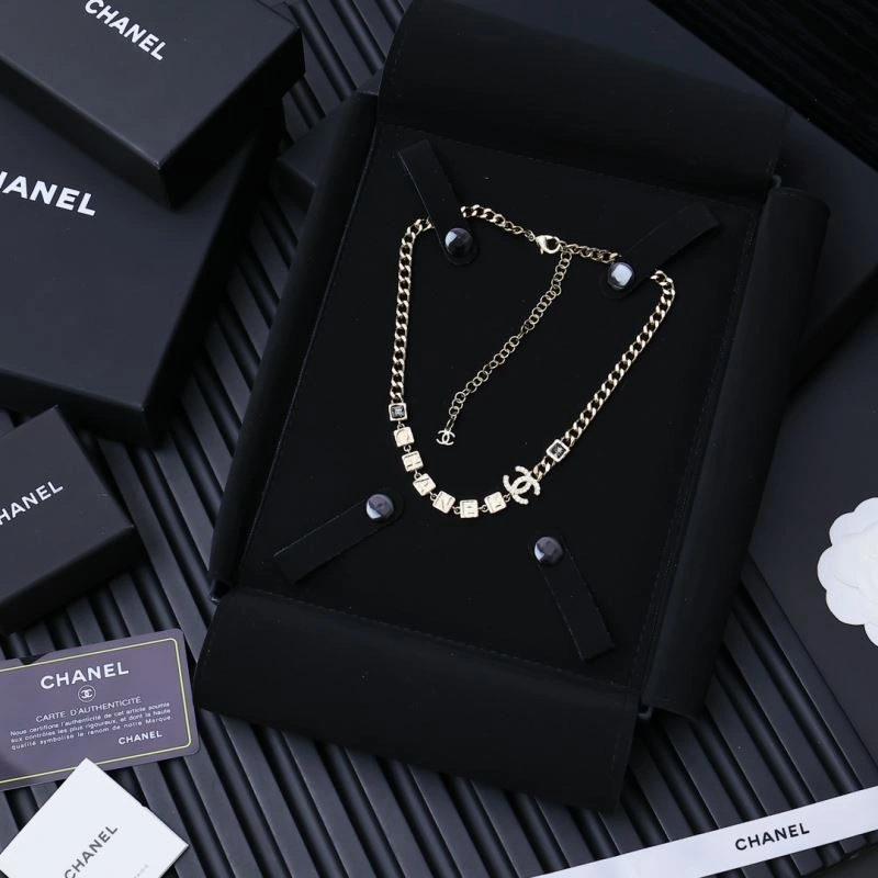 Top mirror Chanel Necklaces