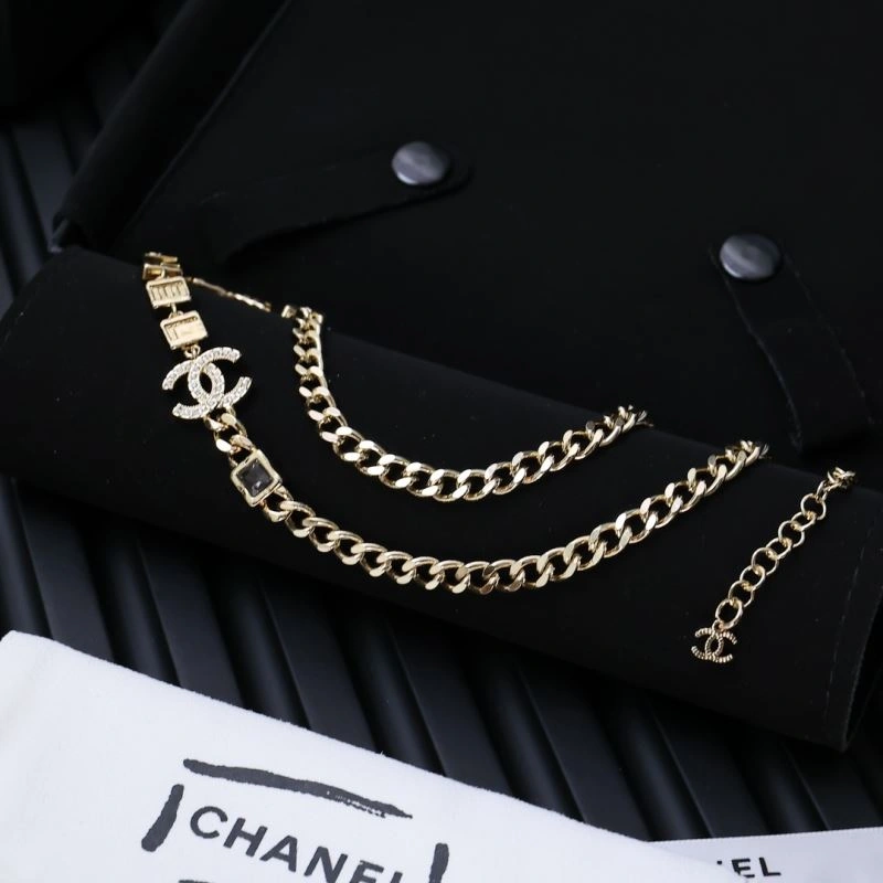 Top mirror Chanel Necklaces