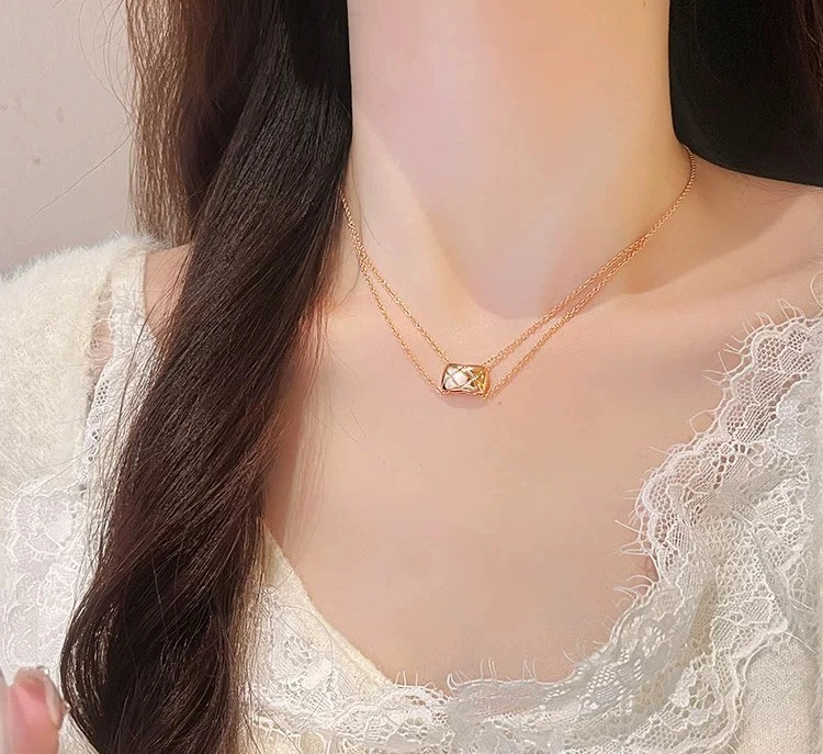 Accurate model Chanel Necklaces